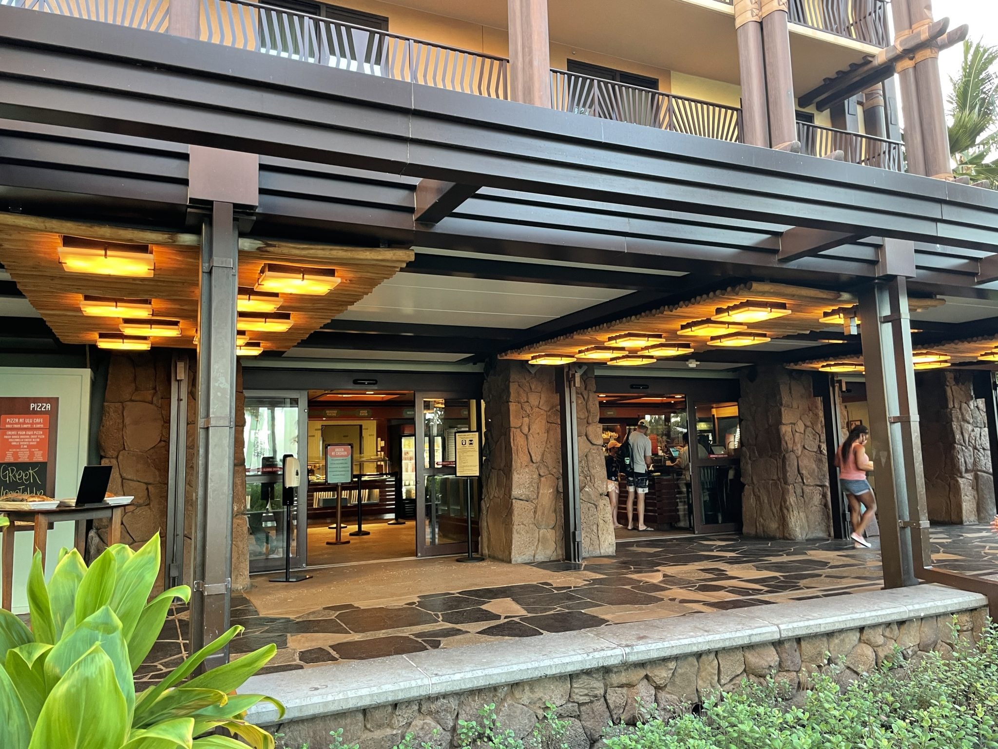 A Day in the Life at Aulani! - Mix & Match Mama